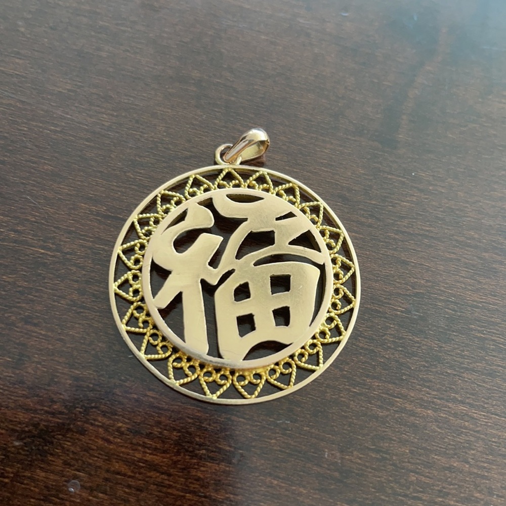 10k Yellow Gold Good Luck Round Pendant - Gem